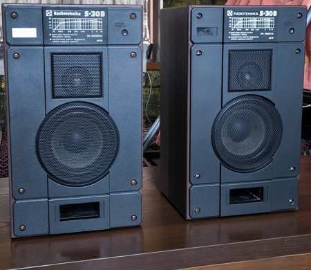 Продается акустические колонки s30