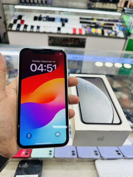 iPhone Xr  128 gb white ideal