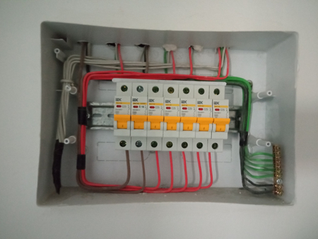 Elektrik xizmati lustra  quyish yevro mantaj , va barcha elektrik ishi