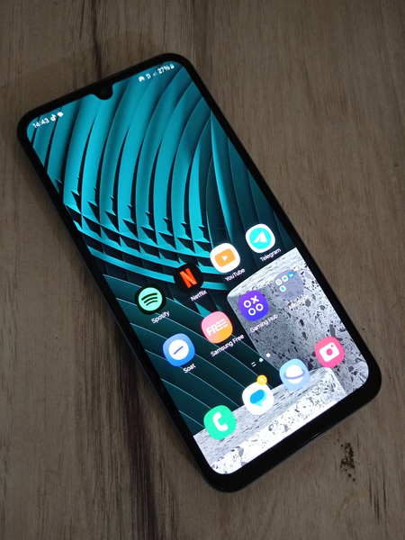 Samsung a15 garntyasi bor 1yil dukonnan