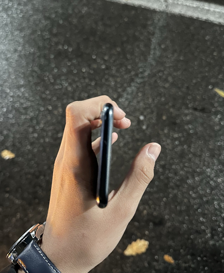 Iphone SE 2022 sotiladi xolat zor ayb yo ochilmagan bez karopka Akk 89