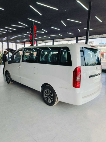 Б правада ҳайдаш мумкин бўлган JAC M3 Plus 9 ўриндиқли  минивен
