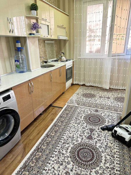 Продаётся 4 комнат с 2 огородом срочно.