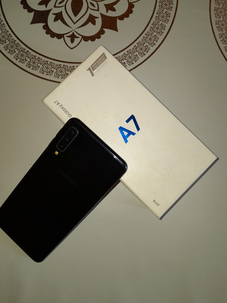 Samsung galaxy A7 sotiladi