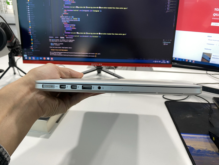 Macbook pro i5 holati yahshi