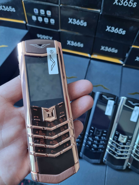 Vertu tugmali telefon