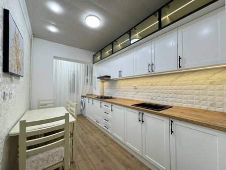 Продам квартиру 3х ком 75м2 Чехова Ойбек 60 школа Госпитальный рынок