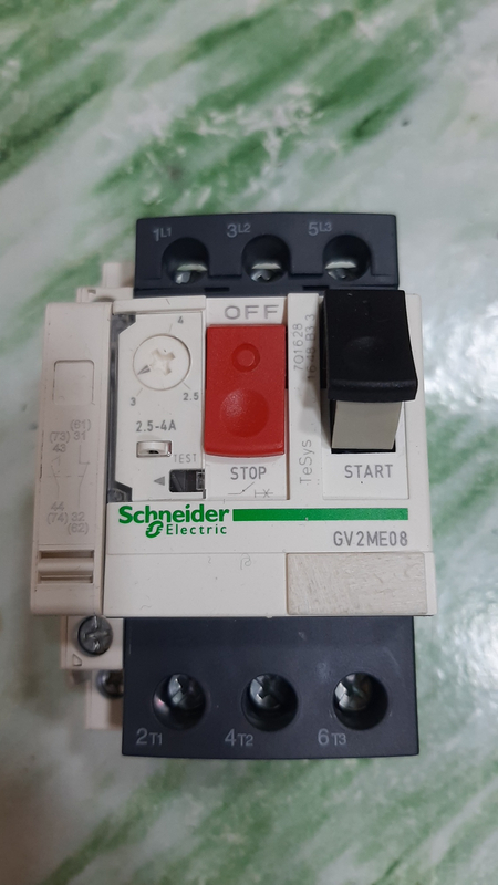 Автомат Schneider GV2ME08 2,5-4 А. С доп контактом. Запуск защита двиг