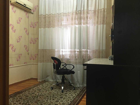 Продам 5-ти комнатную в Мирабадском районе ,Капитал банк   (ДИ140817)