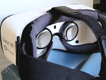 Смартфон Galaxy S6 Edge (64Gb) + шлем Gear VR (powered by Oculus)
