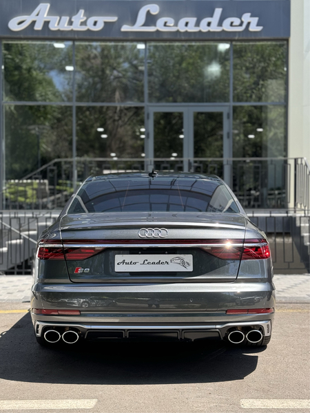 Audi S8 2023 (срочно)