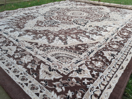 Gilam sotiladi  2.5 x 3 m