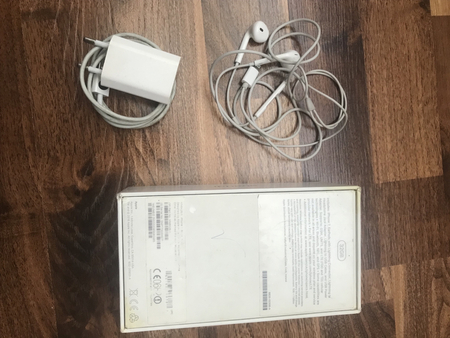 Iphone 7 black 32 gb B/A apple naushnik zaryadchik