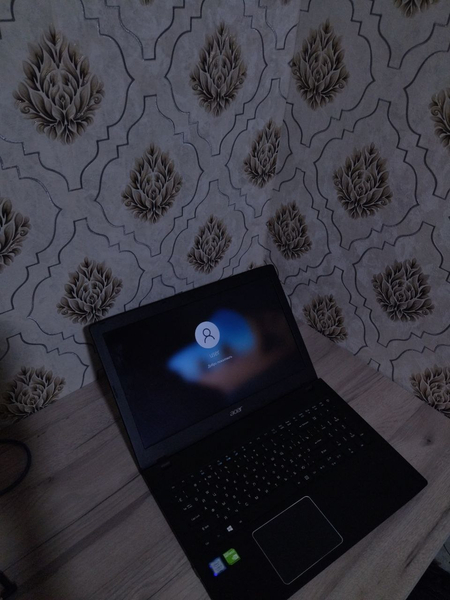 Acer noutbuk sotiladi