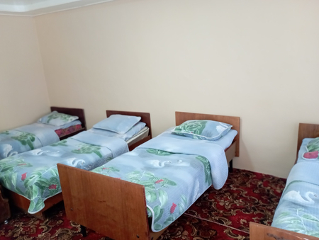 Dacha bor oilaviy va ulfatlar uchun . Xumsonda joylashgan .Ugam daryos