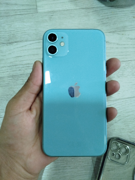 Iphone 11 garantiya 64 gb bir qol