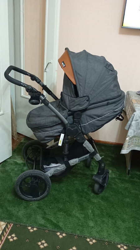 Коляска сотилади