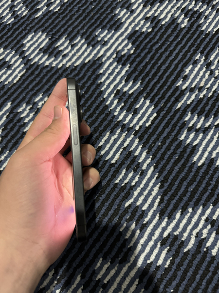 Iphone 15 pro 256 gb holati zor