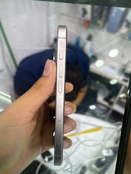 15pro 98% 256gb CHA 2sim karopka holati yaxshi kabeli bor