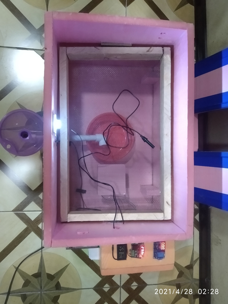 Inkubator yasab  beramiz. 95 % sinalgan