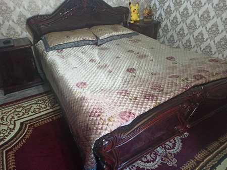Двуспальная кровать с матрасом + 2 тумбочки б/у