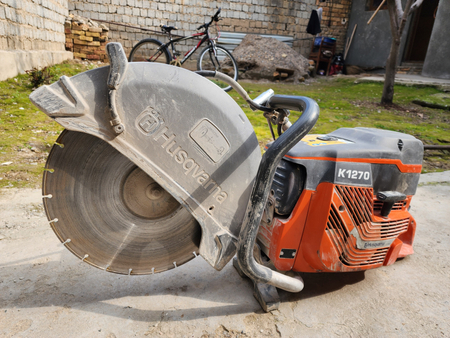 Beton kesadigan benzinli
