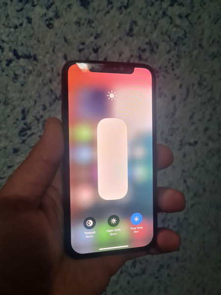 Phone 11 pro sotiladi 256gb 81 emkost