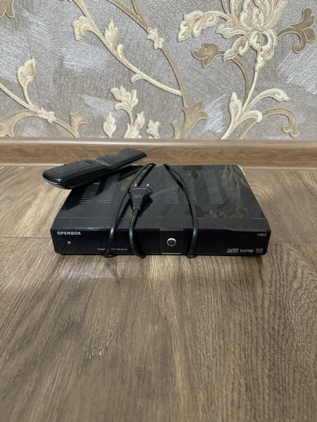 Тюнер Openbox HD2 продам срочно!
