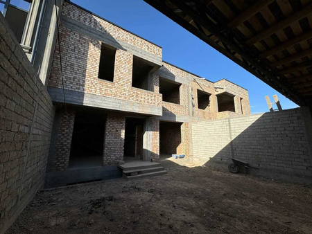 МЕХНАТДА 800 м участка-короб сотилад 2,5 сот.3этаж,450м2,ховли 1 сот