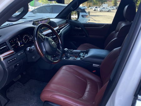 Lexus 570