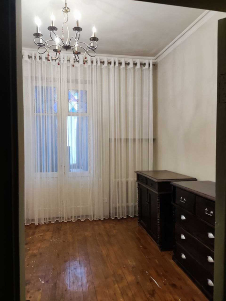 (К121102) Продается 5-ти комнатная квартира в Мирабадском районе.
