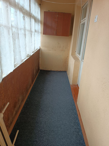 Sirochni 1 xona 2 xona qilingan uy sotoladi manzil Yangiyul shaxar