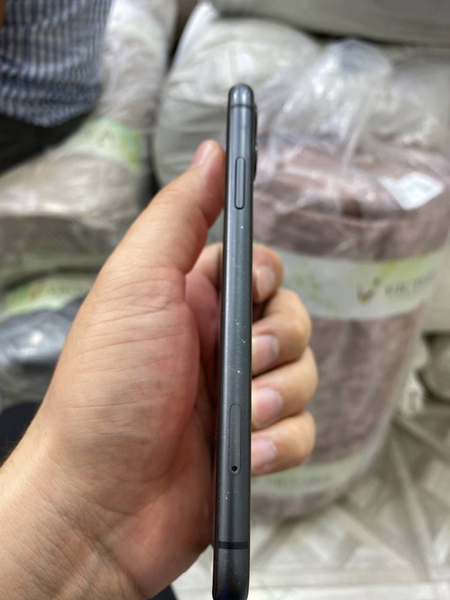 Iphone 11 sotiladi