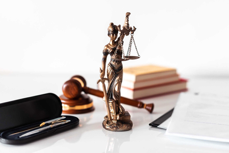 Адвокат по уголовным делам,  жиноят ишлари бўйича адвокат хизматлари