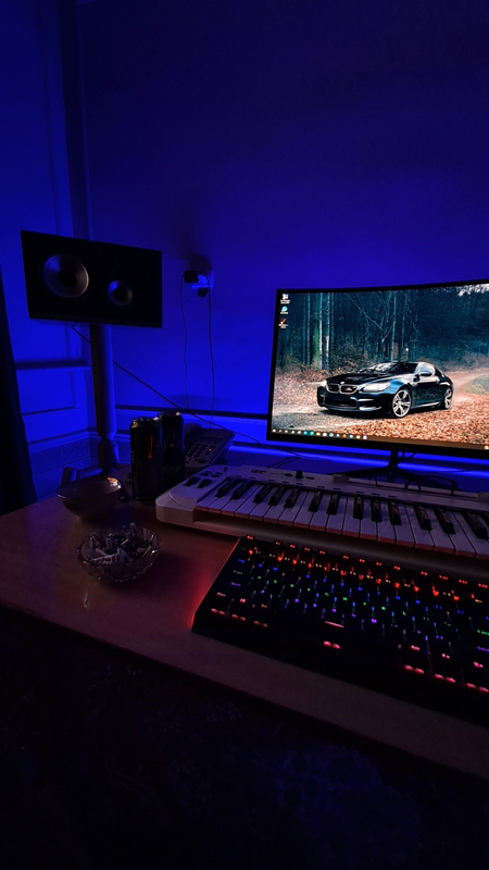 Studio sotiladi hamma narsasi bor