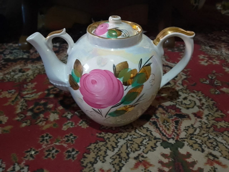 Старинные чайники и пиалушки чашечки