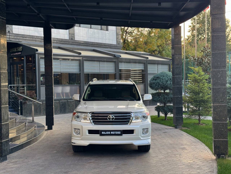 Toyota Land Cruiser 200 4.0 L