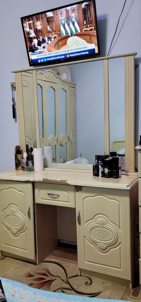 Spalniy mebel sotiladi. Holati yaxshi. Narxi 2 mln