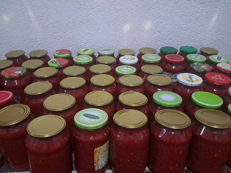 Tomat sotiladi. Uyda tayyorlangan (домашние)