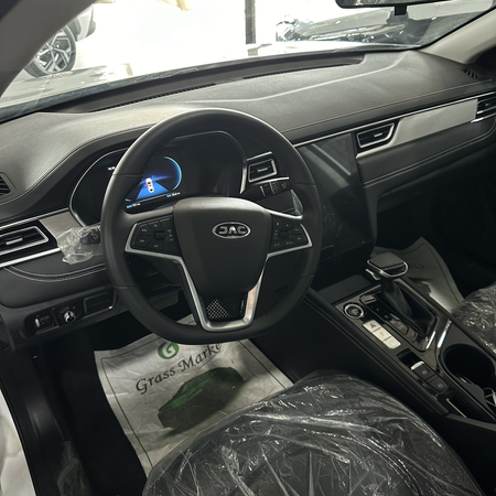 JAC J7 Avtosalonda