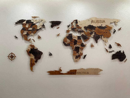 Карта мира из дерева