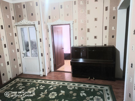 1 та площадкада 2 та 2 хонали квартира сотилади