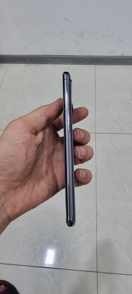 Galaxy S20 / 12/128 GB sotiladi