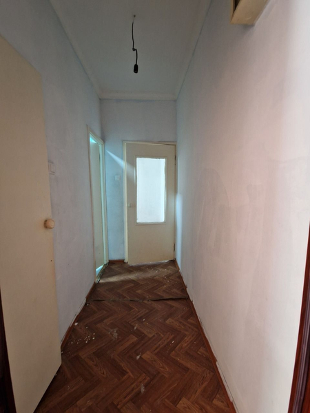 Продаётся 2 комнатная Чиланзар 12 торец