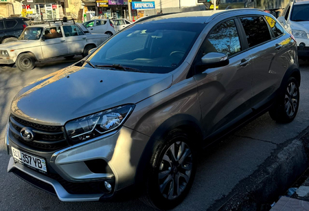 Lada sotiladi srochna