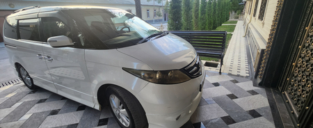 Honda mikro avtobus