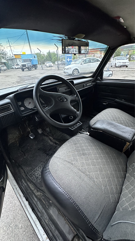 Vaz 21/04. 1991-yil rangi oq. Holati yaxshi xodovoy chastta ishi yoq