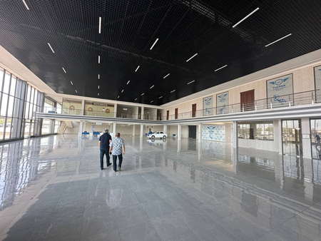 Avto salon arendaga beriladi