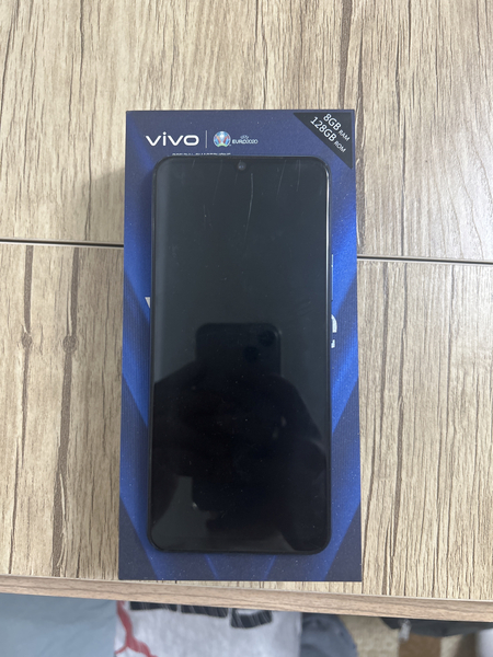Телефон Vivo v21e