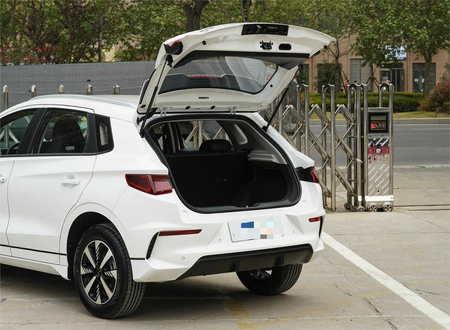 * BYD E2 — электромобиль, поддерживающийся на 405KM